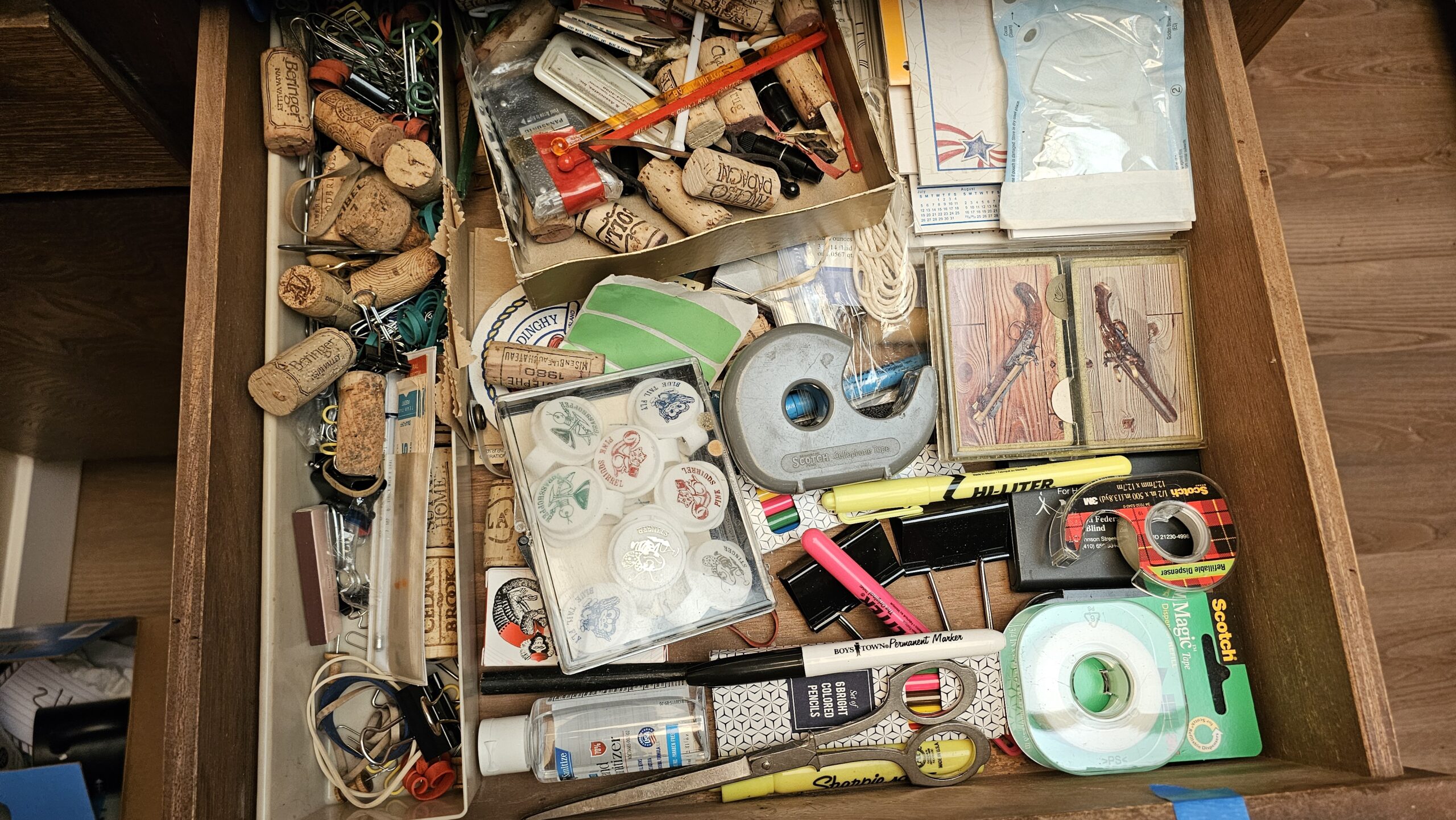 Junk Drawer lot a105 - Bid Bounty Auctions